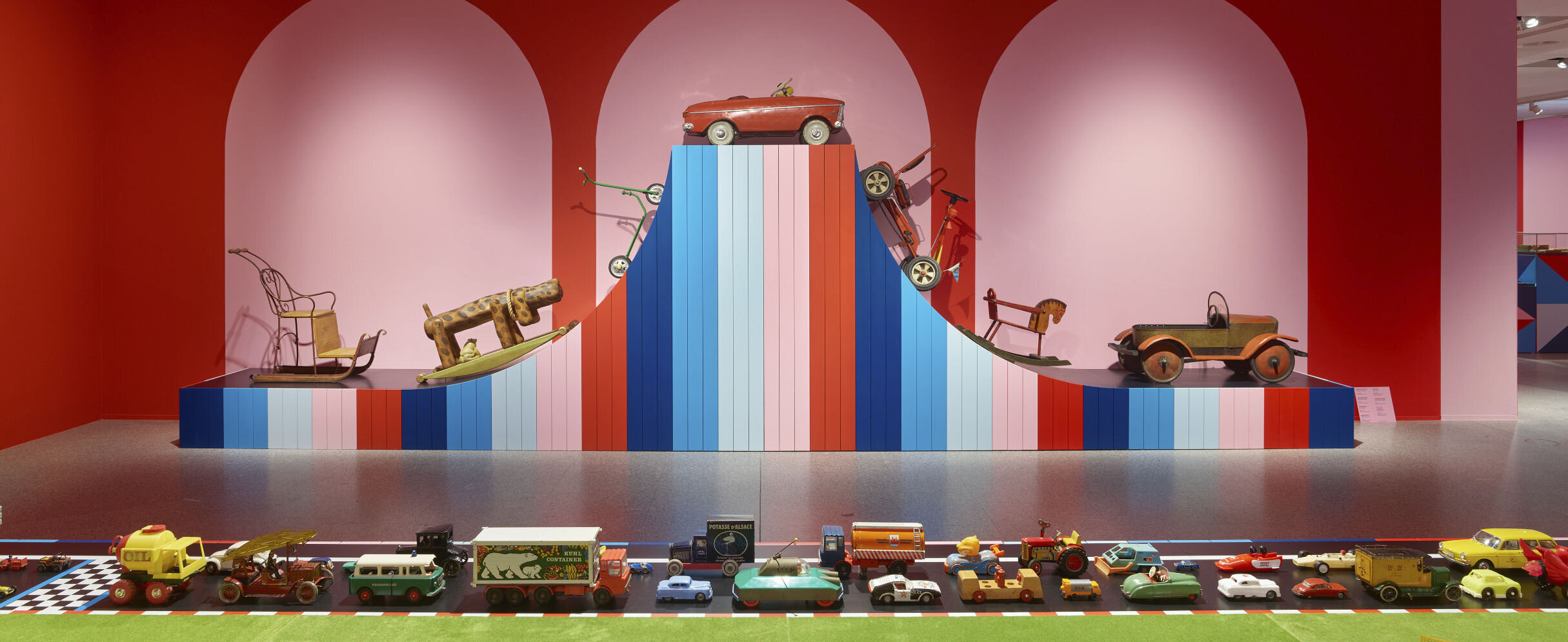 Mark Dion: Delirious Toys - Bundeskunsthalle